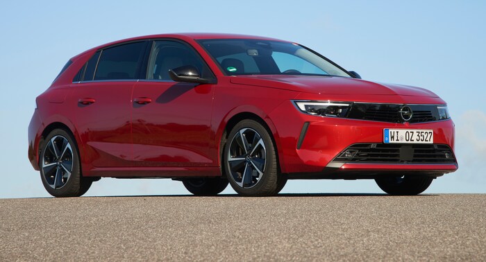 Neuer Opel Astra vs. VW Golf: die Top-Kompakten im Test - AUTO BILD
